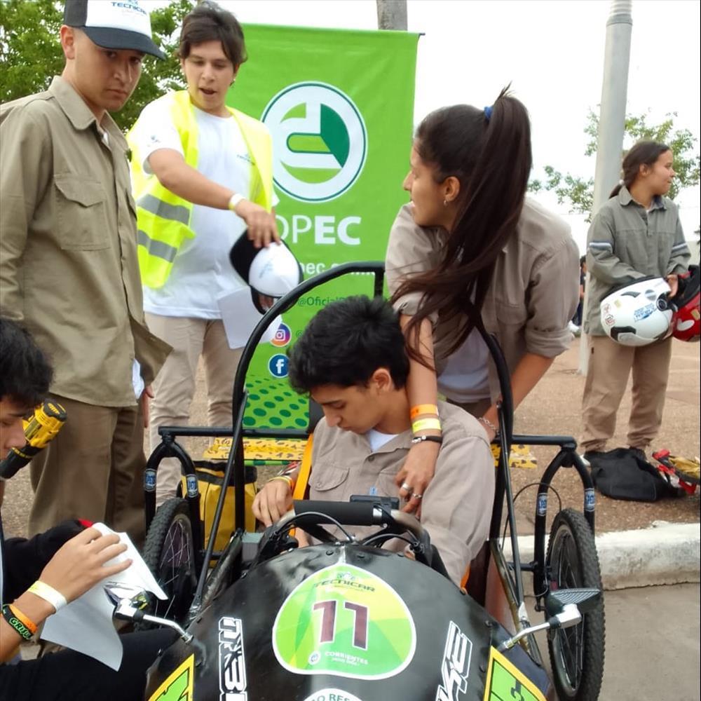 Carrera de autos eléctricos de Escuelas Técnicas en la Costanera Sur | DPEC | Dirección ...